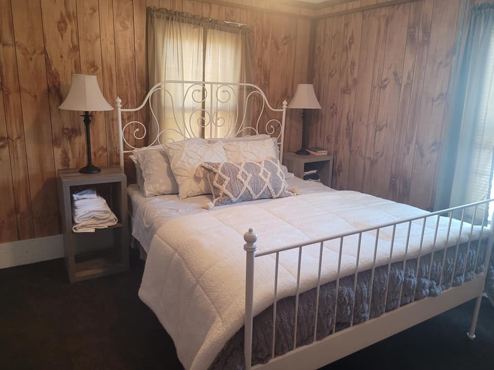Benezette House bedroom 2 | Visit PA Great Outdoors