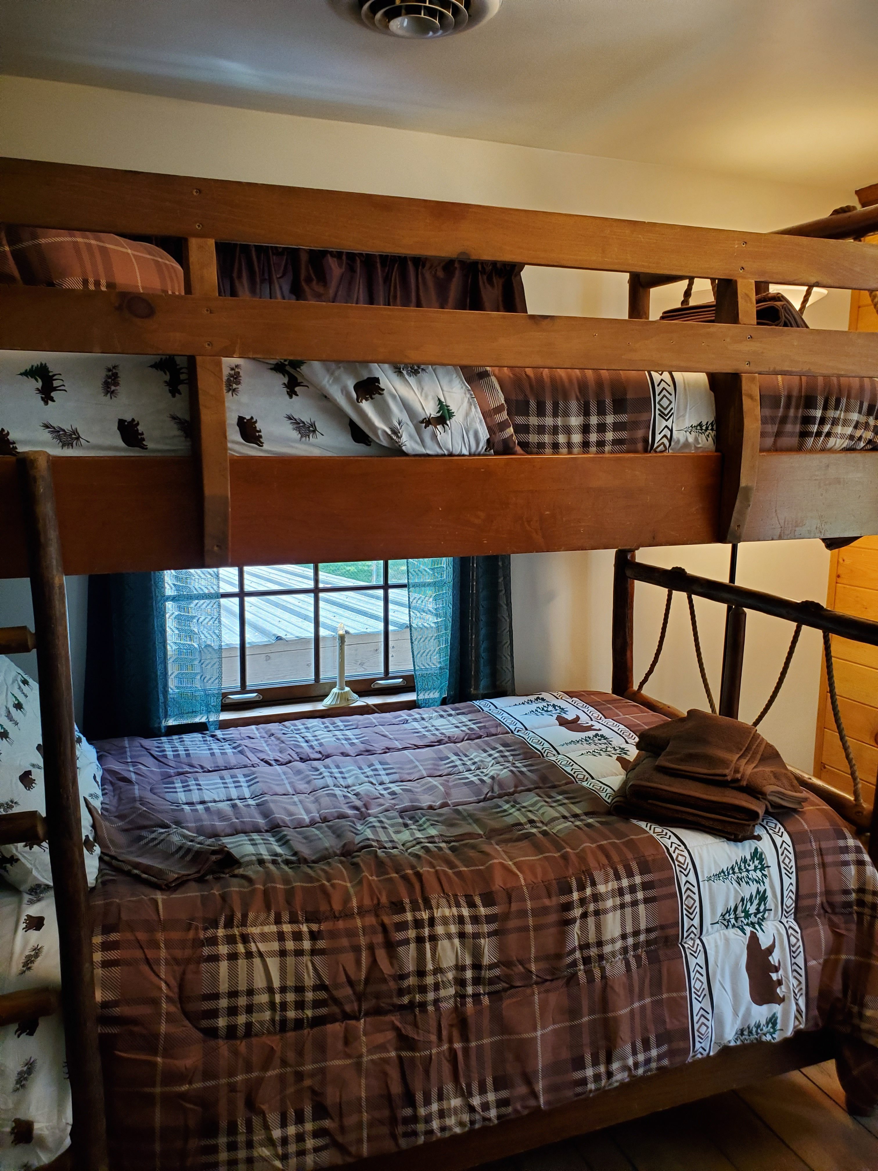 Cameron Lodge bunk beds | Visit PA Great Outdoors