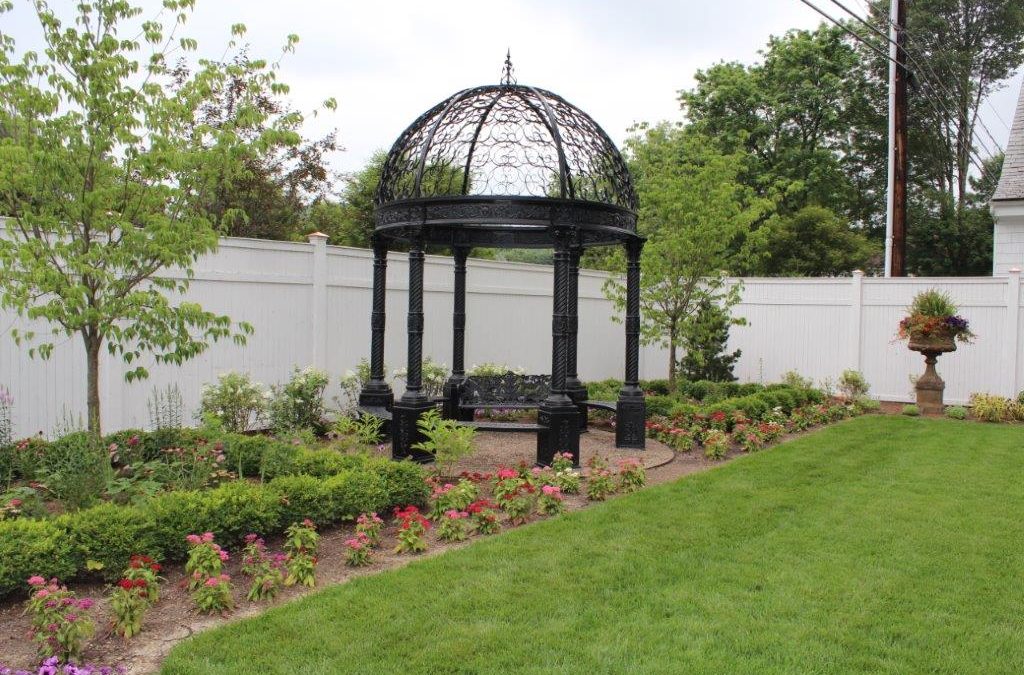 Maple Shade Mansion Brockway topiary | Visit PA Great Outdoors